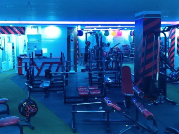 باشگاه سناتور در اصفهان - سایت بدنسازی